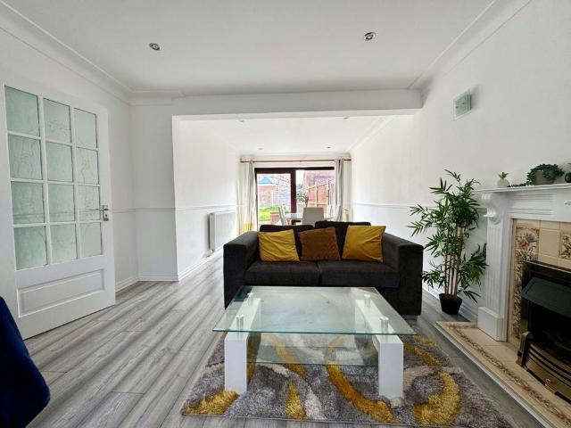 3 bedroom semi detached house to rent