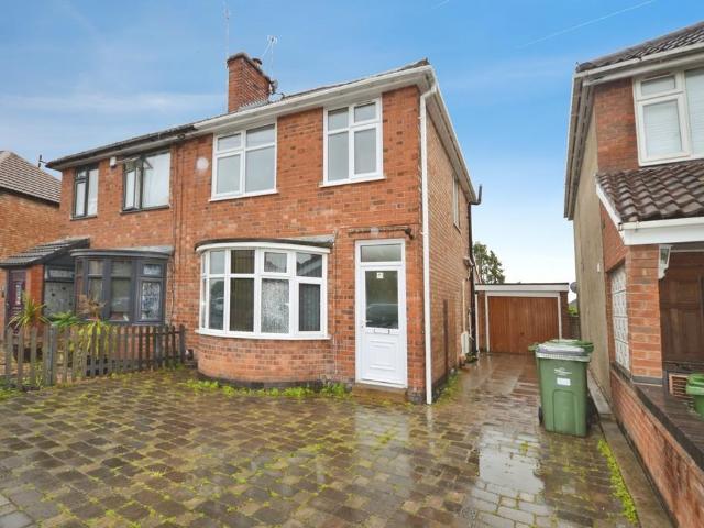 3 bedroom semi detached house to rent