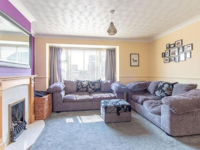 3 bedroom semi detached house to rent