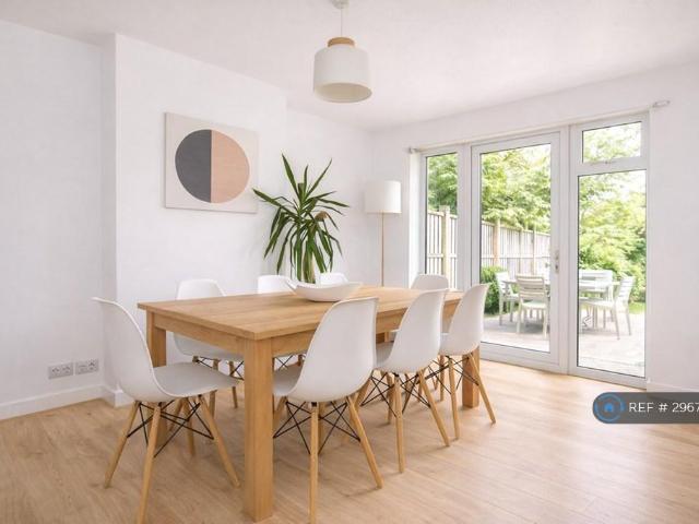3 bedroom semi detached house to rent
