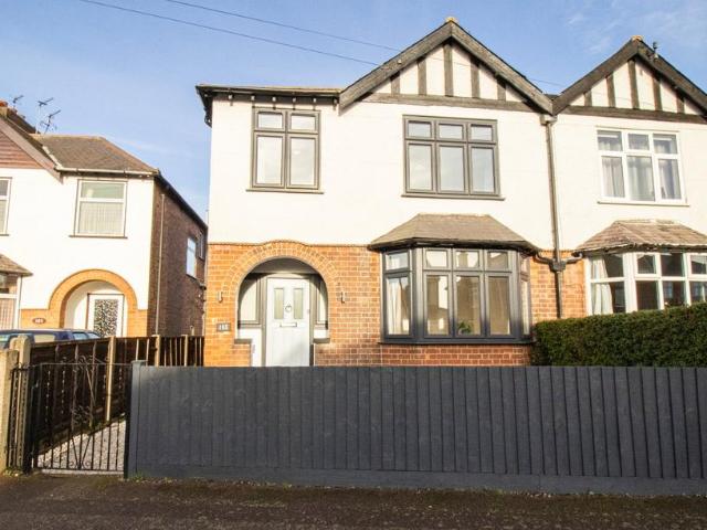 3 bedroom semi detached house to rent