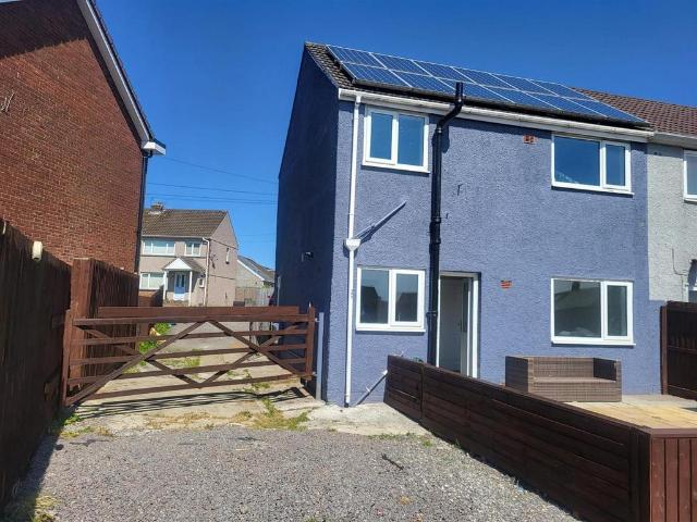 3 bedroom semi detached house to rent