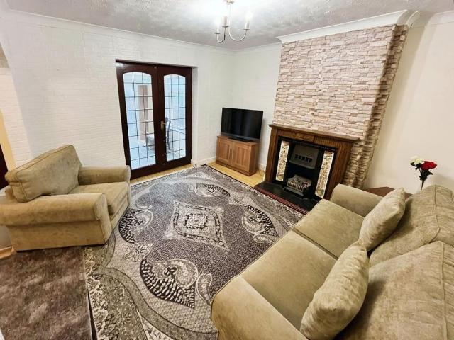 3 bedroom semi detached house to rent