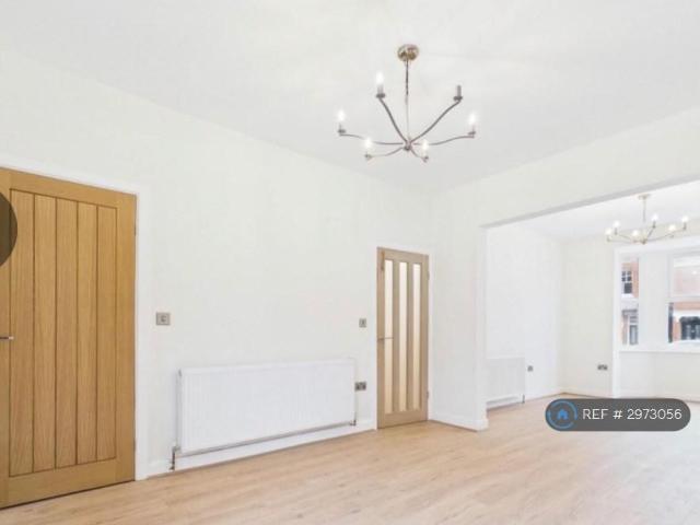 3 bedroom semi detached house to rent