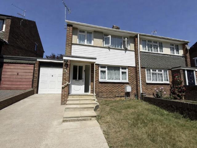 3 bedroom semi detached house to rent