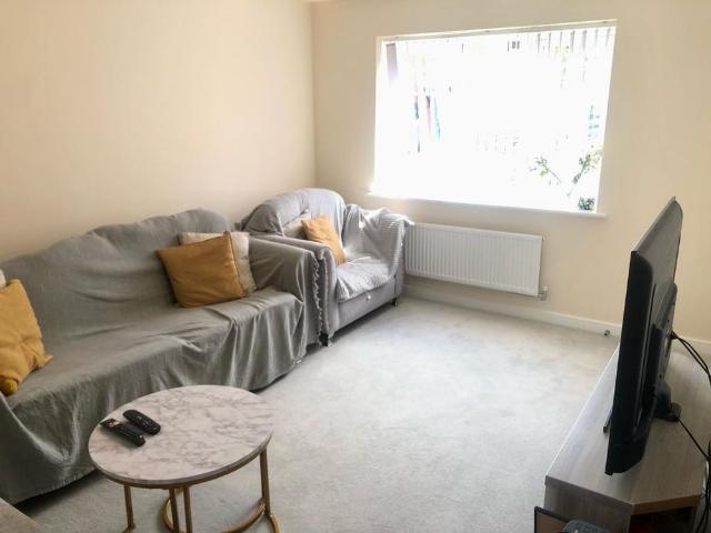 3 bedroom semi detached house to rent