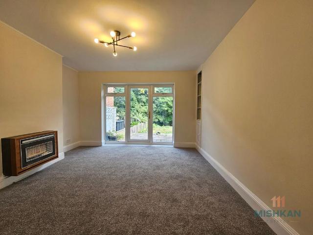 3 bedroom semi detached house to rent