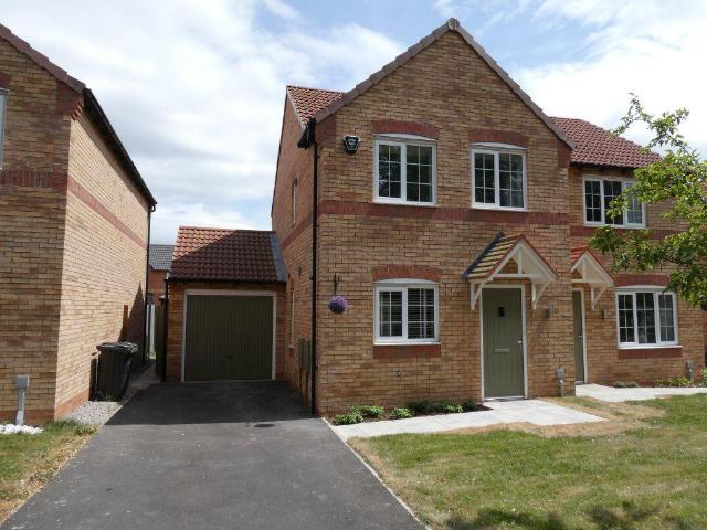 3 bedroom semi detached house to rent
