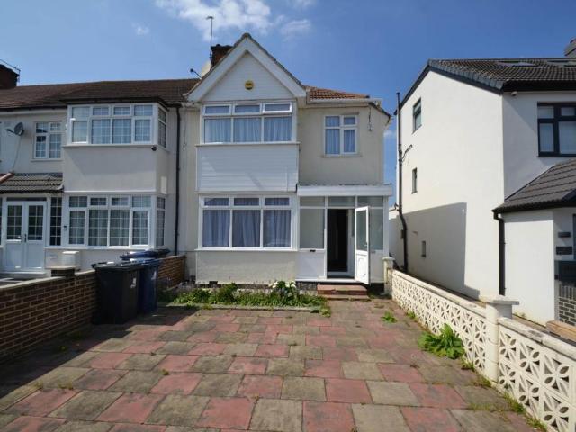 3 bedroom semi detached house to rent