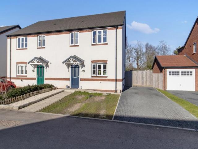 3 bedroom semi detached house to rent