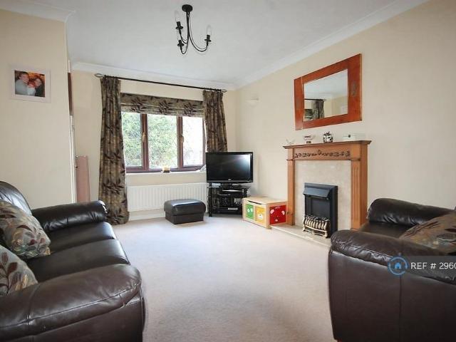 3 bedroom semi detached house to rent