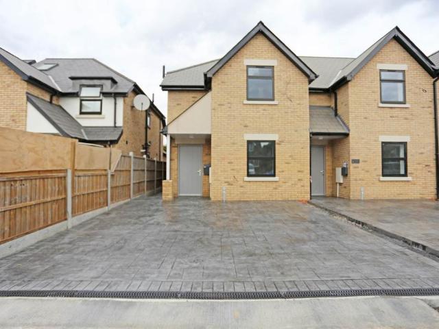 3 bedroom semi detached house to rent