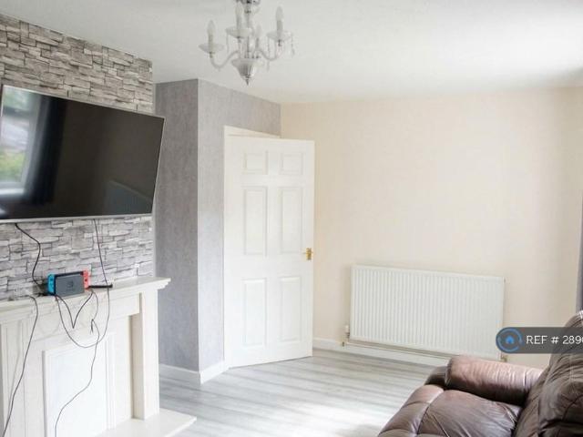 3 bedroom semi detached house to rent