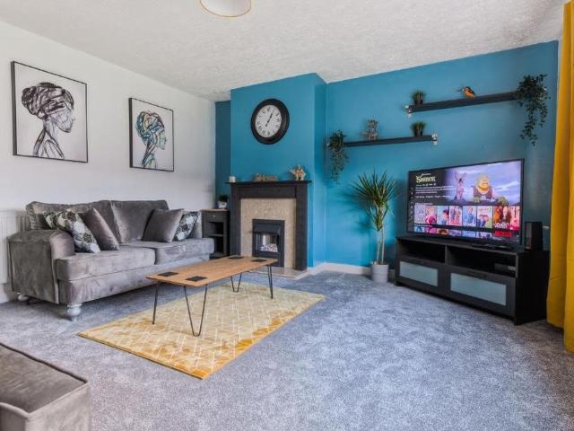 3 bedroom semi detached house to rent