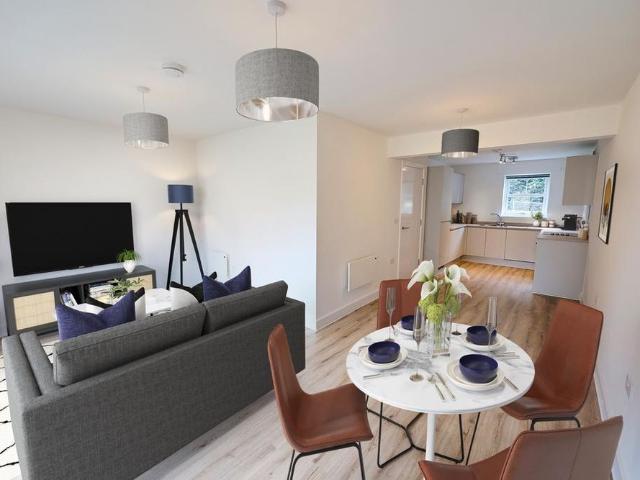 3 bedroom semi detached house to rent