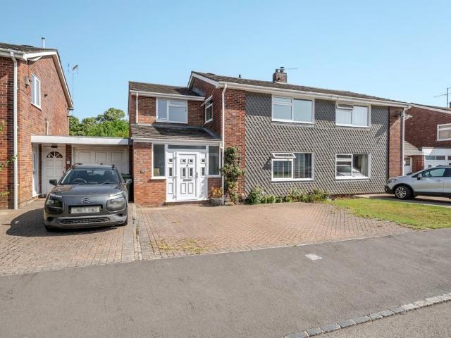 3 bedroom semi detached house to rent