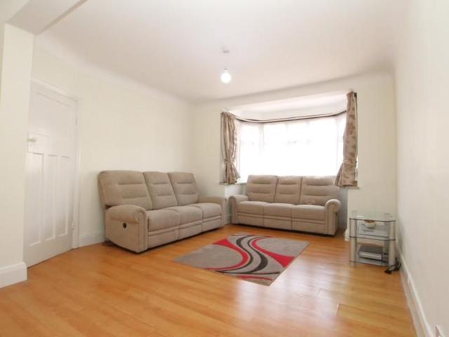 3 bedroom semi detached house to rent