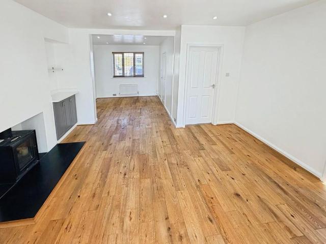 3 bedroom semi detached house to rent