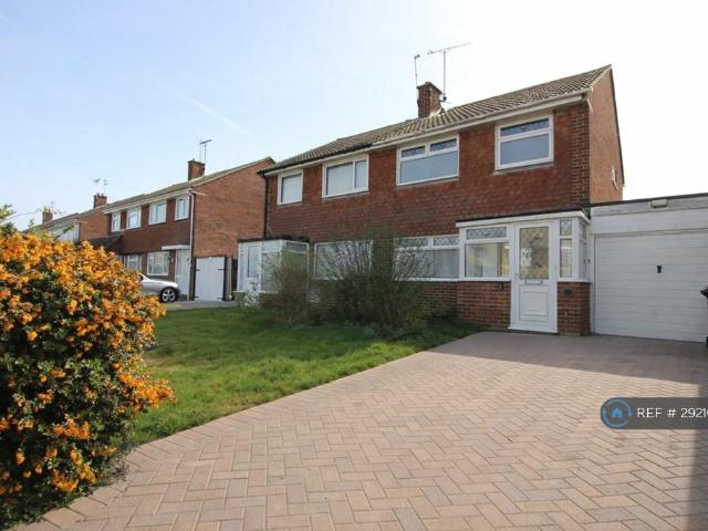 3 bedroom semi detached house to rent