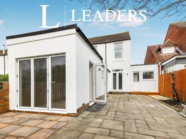 3 bedroom semi detached house to rent