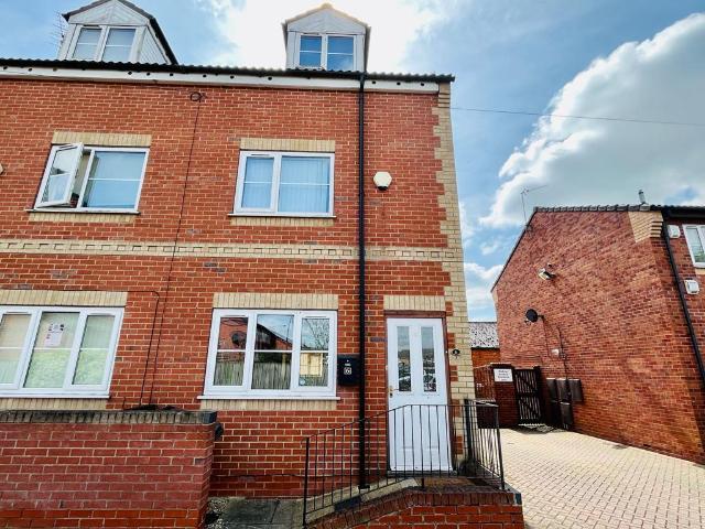 3 bedroom semi detached house to rent