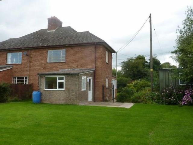 3 bedroom semi detached house to rent