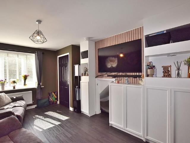3 bedroom semi detached house to rent