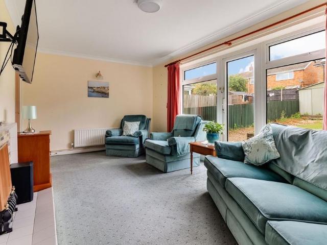 3 bedroom semi detached house to rent