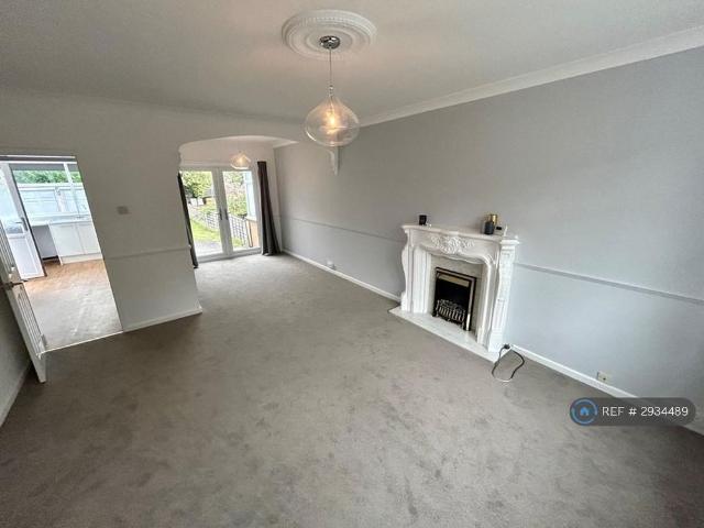 3 bedroom semi detached house to rent