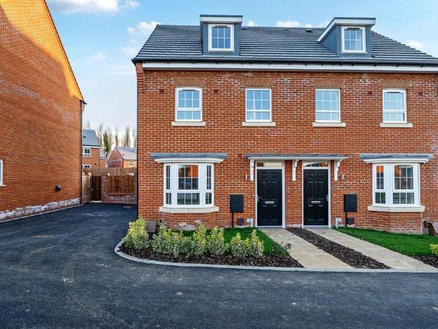 3 bedroom semi detached house to rent