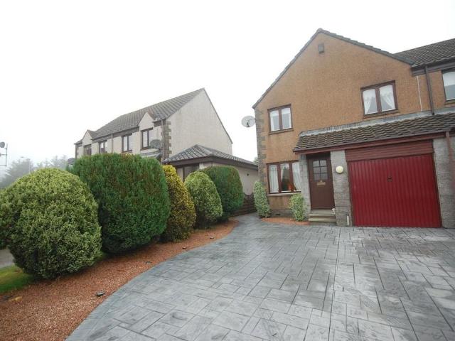 3 bedroom semi detached house to rent