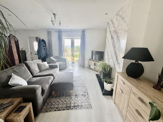 3 bedroom semi detached house to rent