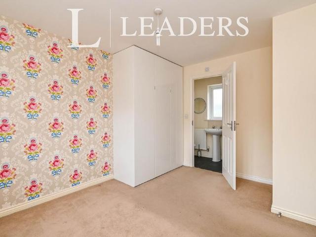 3 bedroom semi detached house to rent