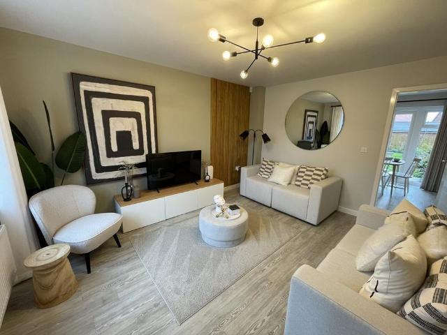 3 bedroom semi detached house to rent