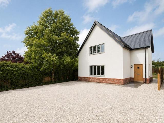 3 bedroom detached house to rent