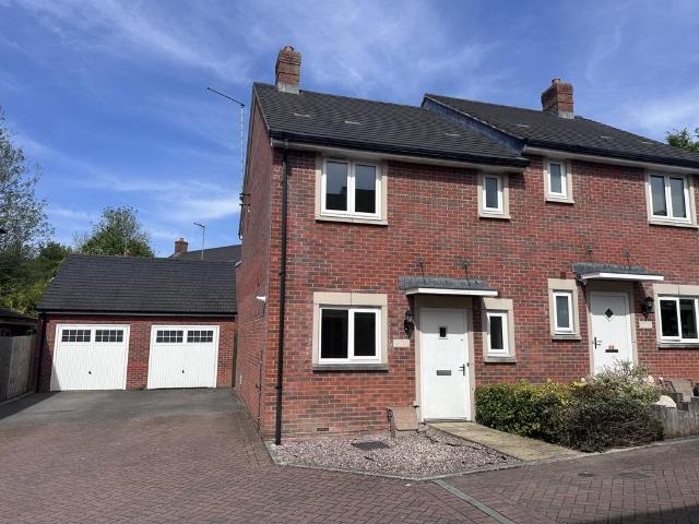3 bedroom semi detached house to rent