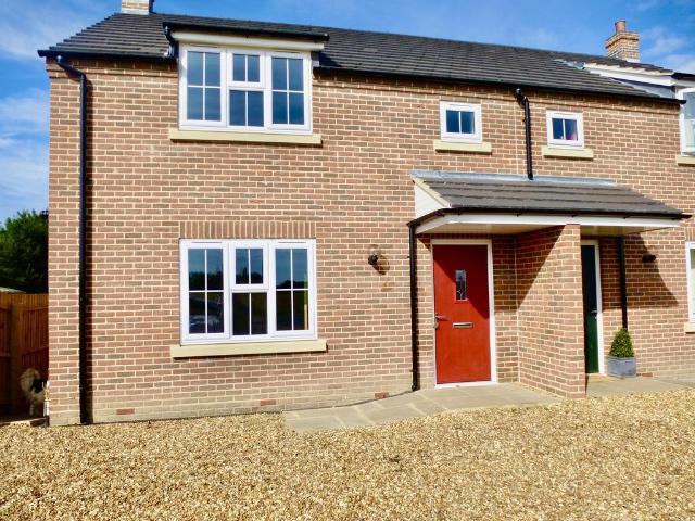 3 bedroom semi detached house to rent