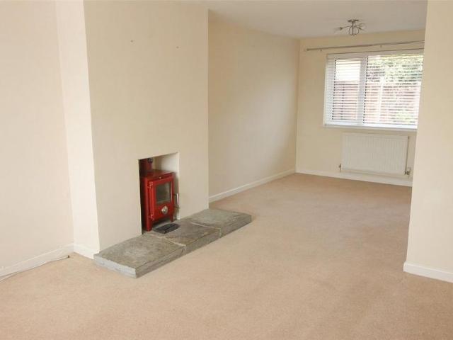3 bedroom semi detached house to rent
