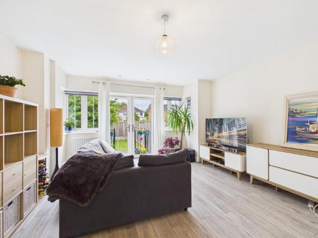 3 bedroom semi detached house to rent