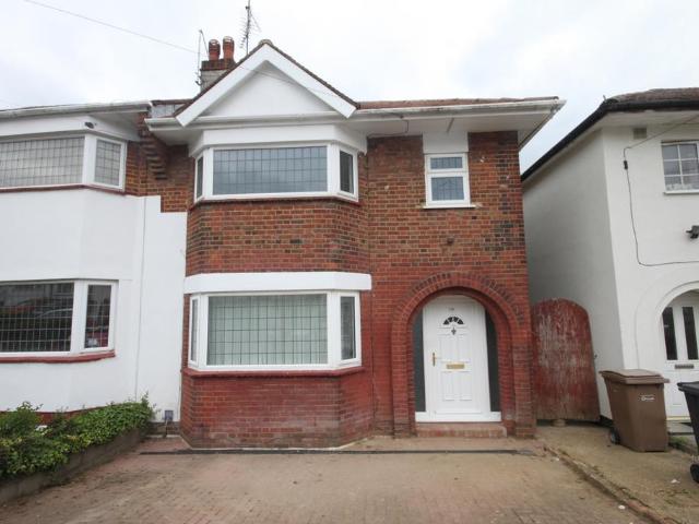3 bedroom semi detached house to rent