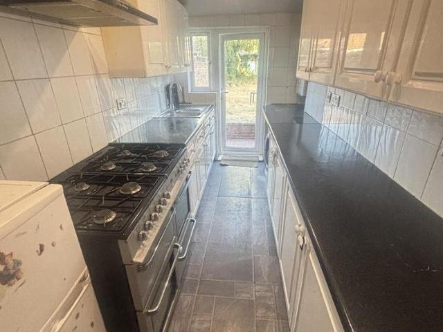 3 bedroom semi detached house to rent