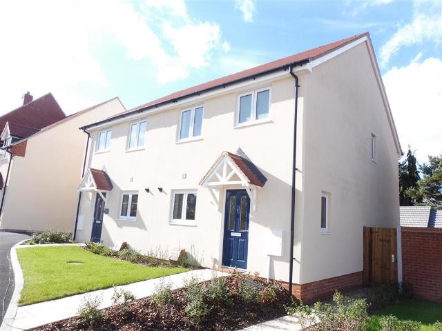 3 bedroom semi detached house to rent