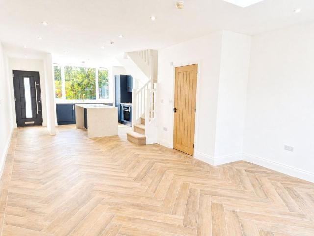 3 bedroom semi detached house to rent