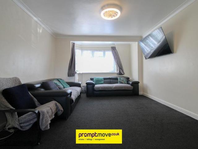 3 bedroom semi detached house to rent