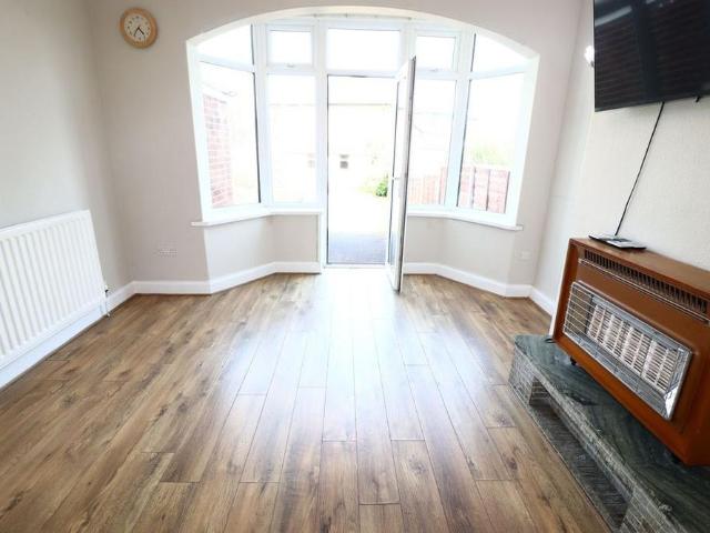 3 bedroom semi detached house to rent