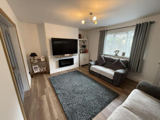 3 bedroom semi detached house to rent
