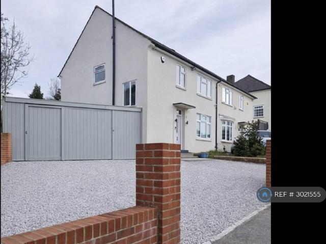 3 bedroom semi detached house to rent
