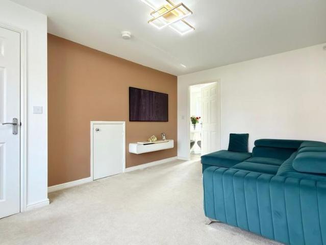 3 bedroom semi detached house to rent