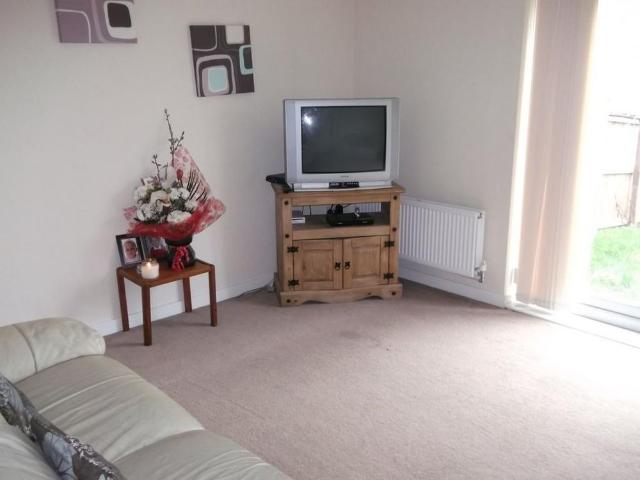 3 bedroom semi detached house to rent