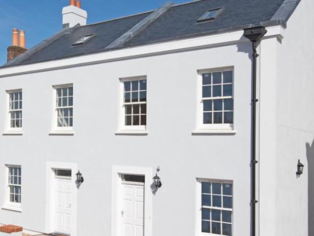 3 bedroom semi detached house to rent